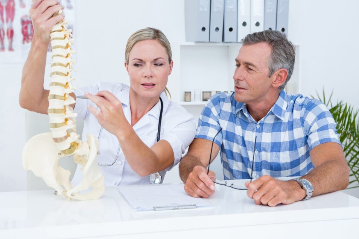 Care sunt cele mai des afectate persoane de hernia de disc: Factori de ...